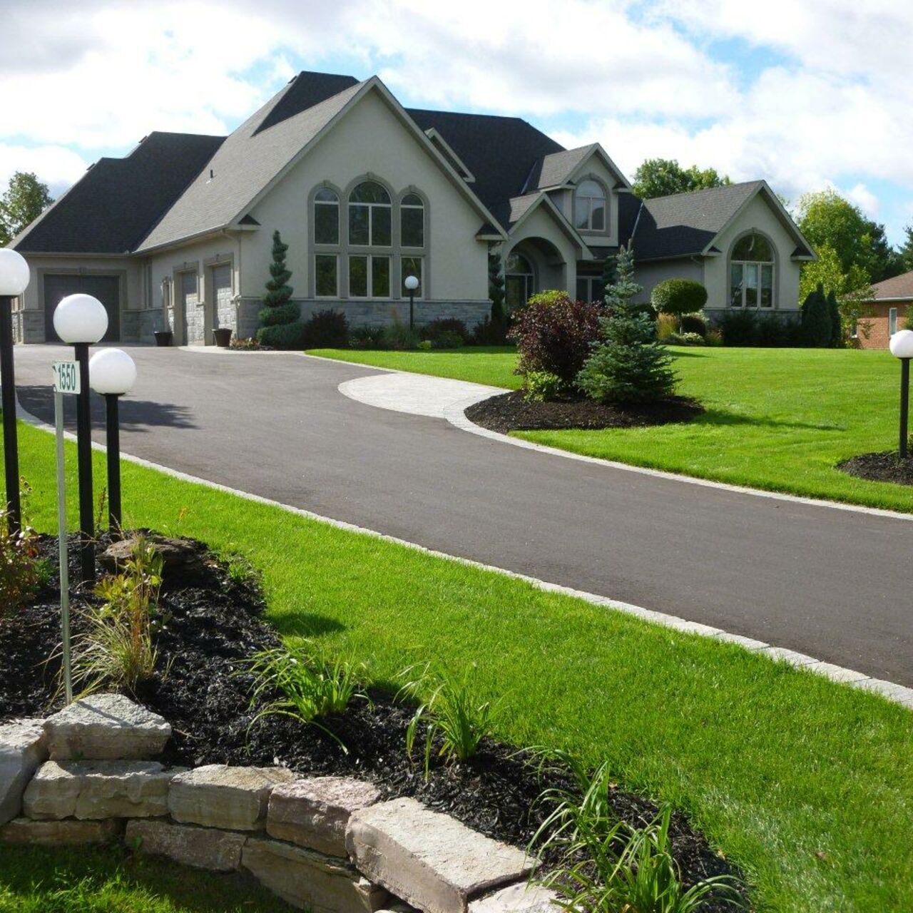 Beautifully Designed Gravel Base Driveways | Mackinnon Reid