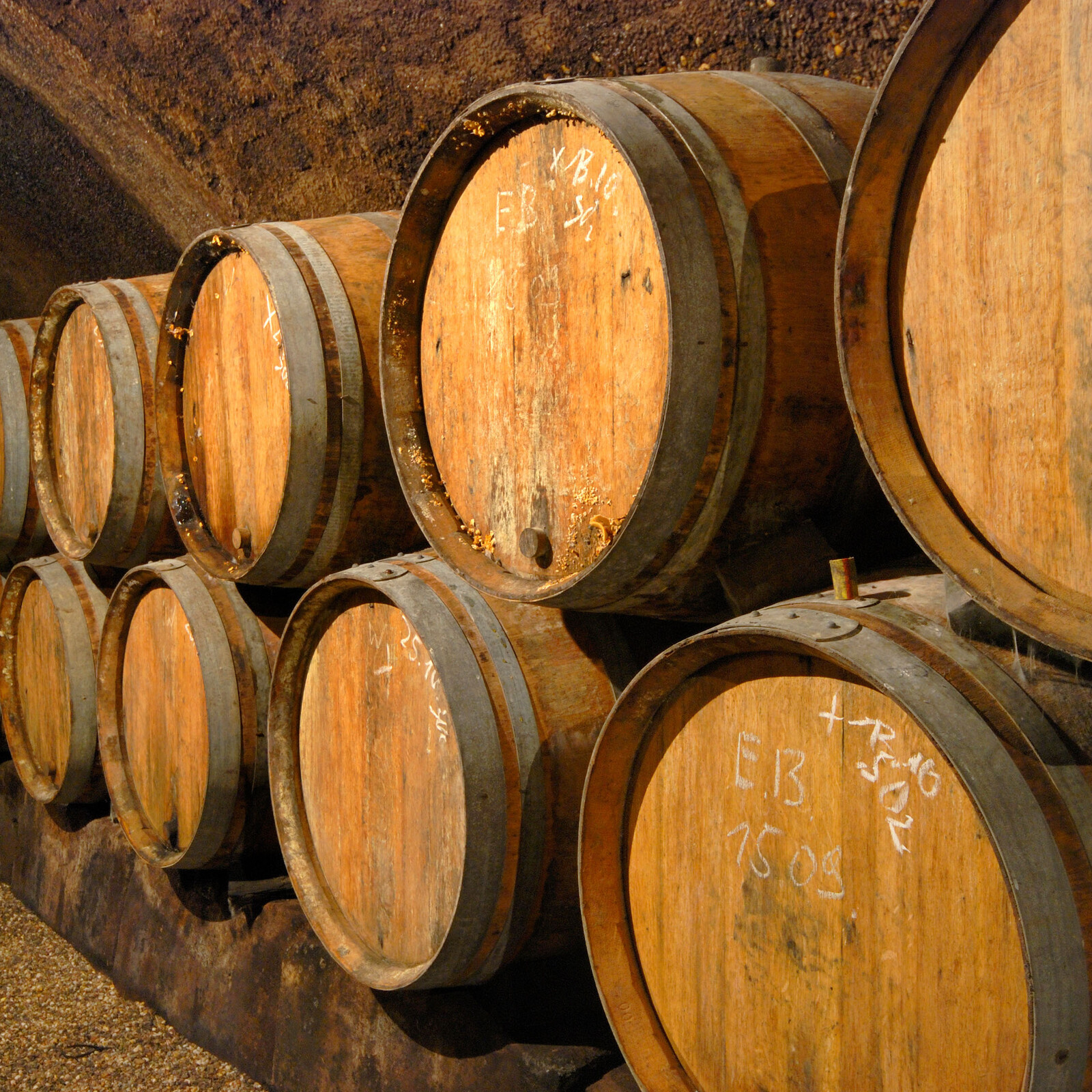Used Oak Barrels for Aging & Finishing | OAKBARRELS.SHOP