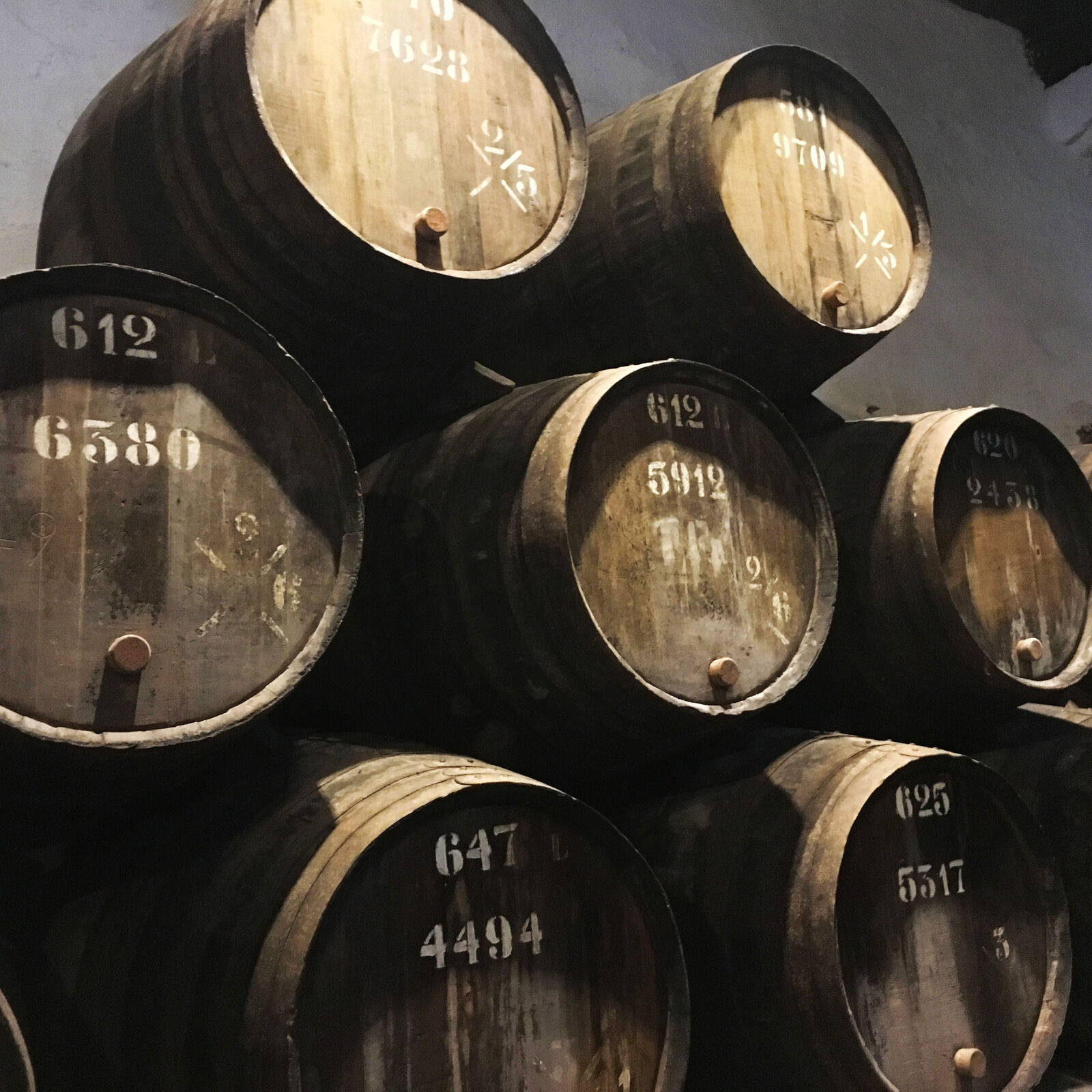 Used Oak Barrels for Aging & Finishing | OAKBARRELS.SHOP