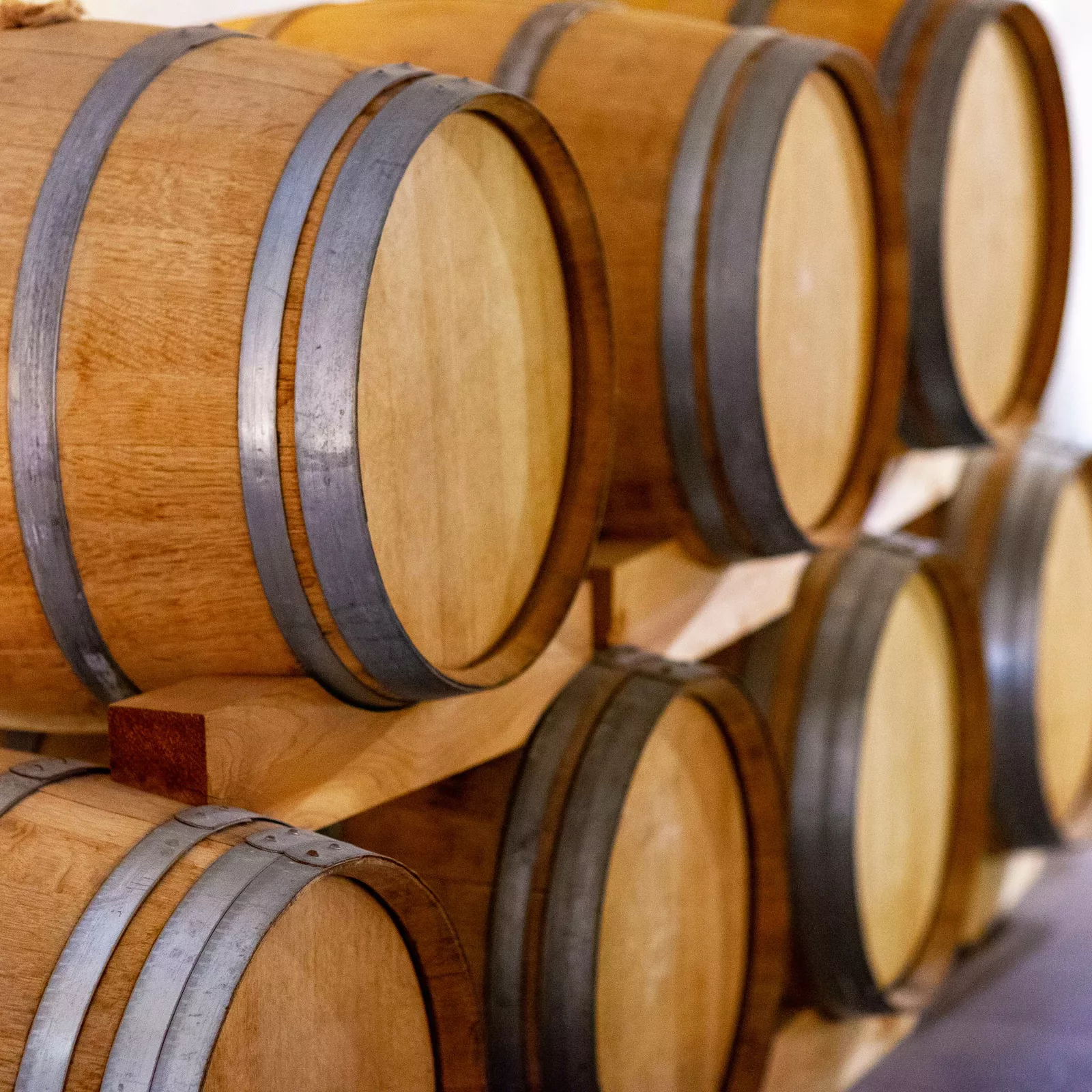 Used Oak Barrels for Aging & Finishing | OAKBARRELS.SHOP