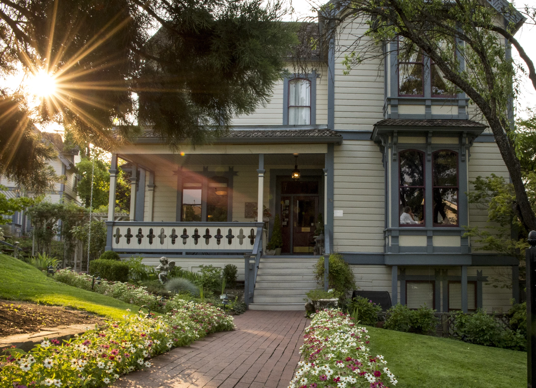 Winchester Inn: Discover the Best Ashland Oregon Hotel Experience
