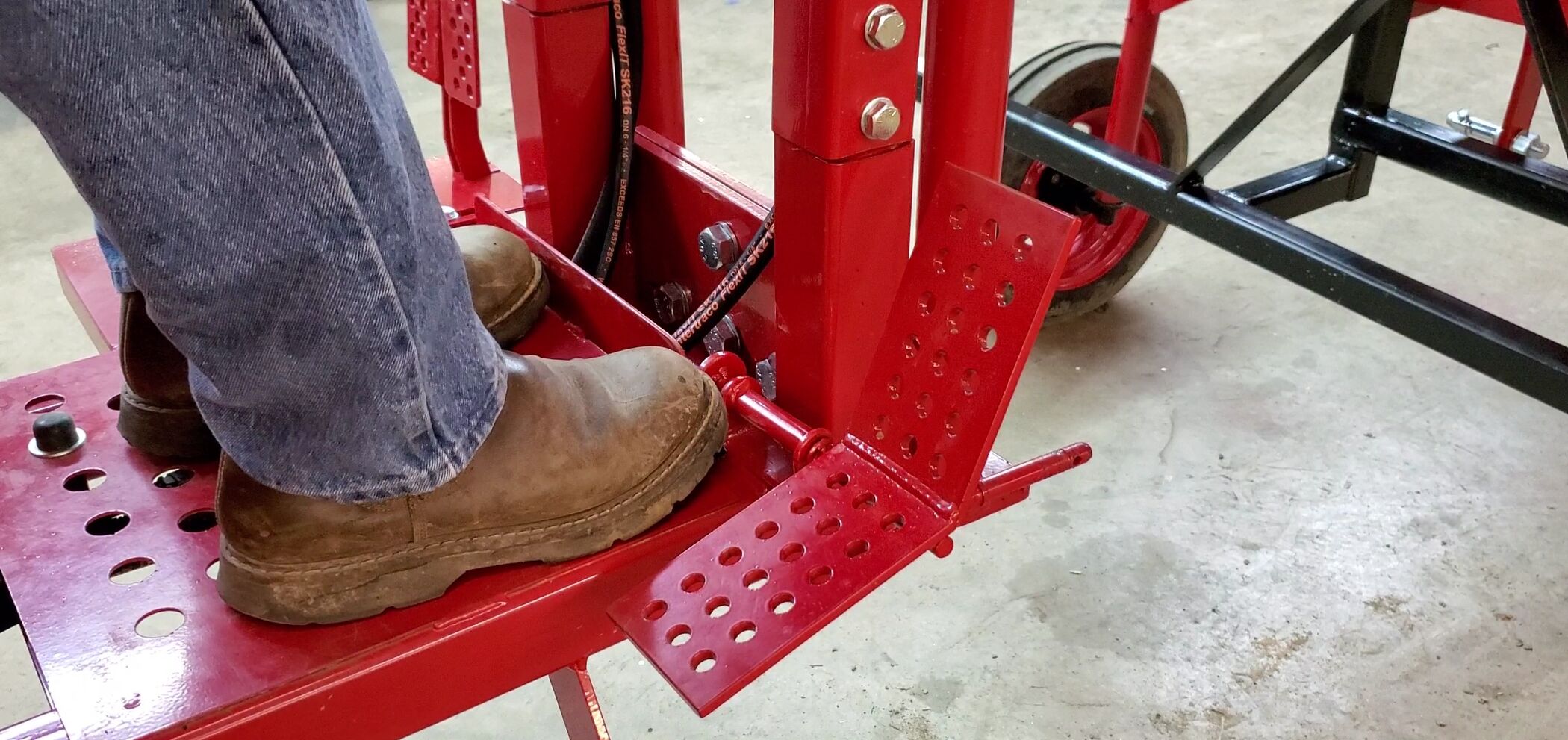 Oggún Tractor | Think Oggún