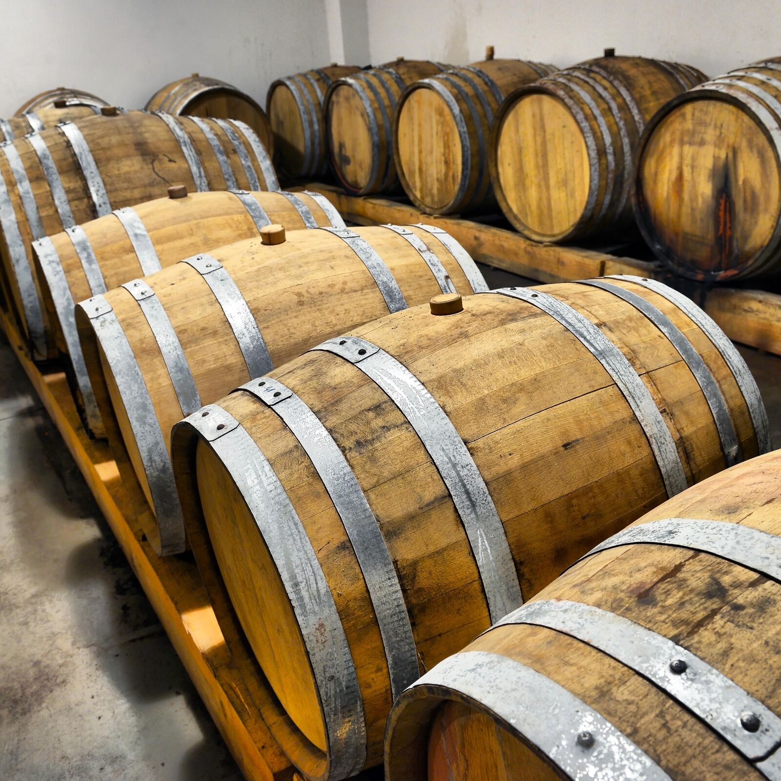 Used Oak Barrels for Aging & Finishing | OAKBARRELS.SHOP