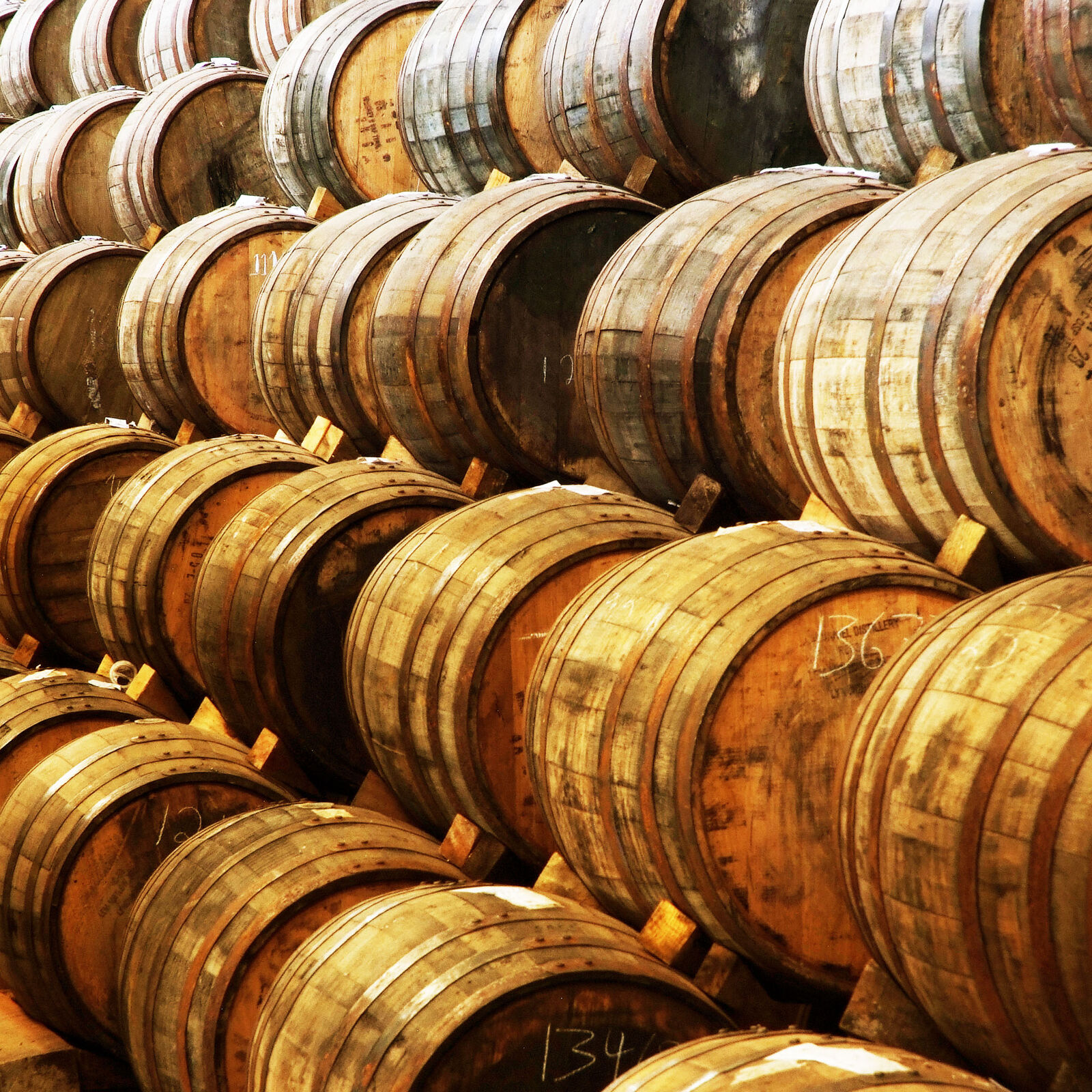 Used Oak Barrels for Aging & Finishing | OAKBARRELS.SHOP