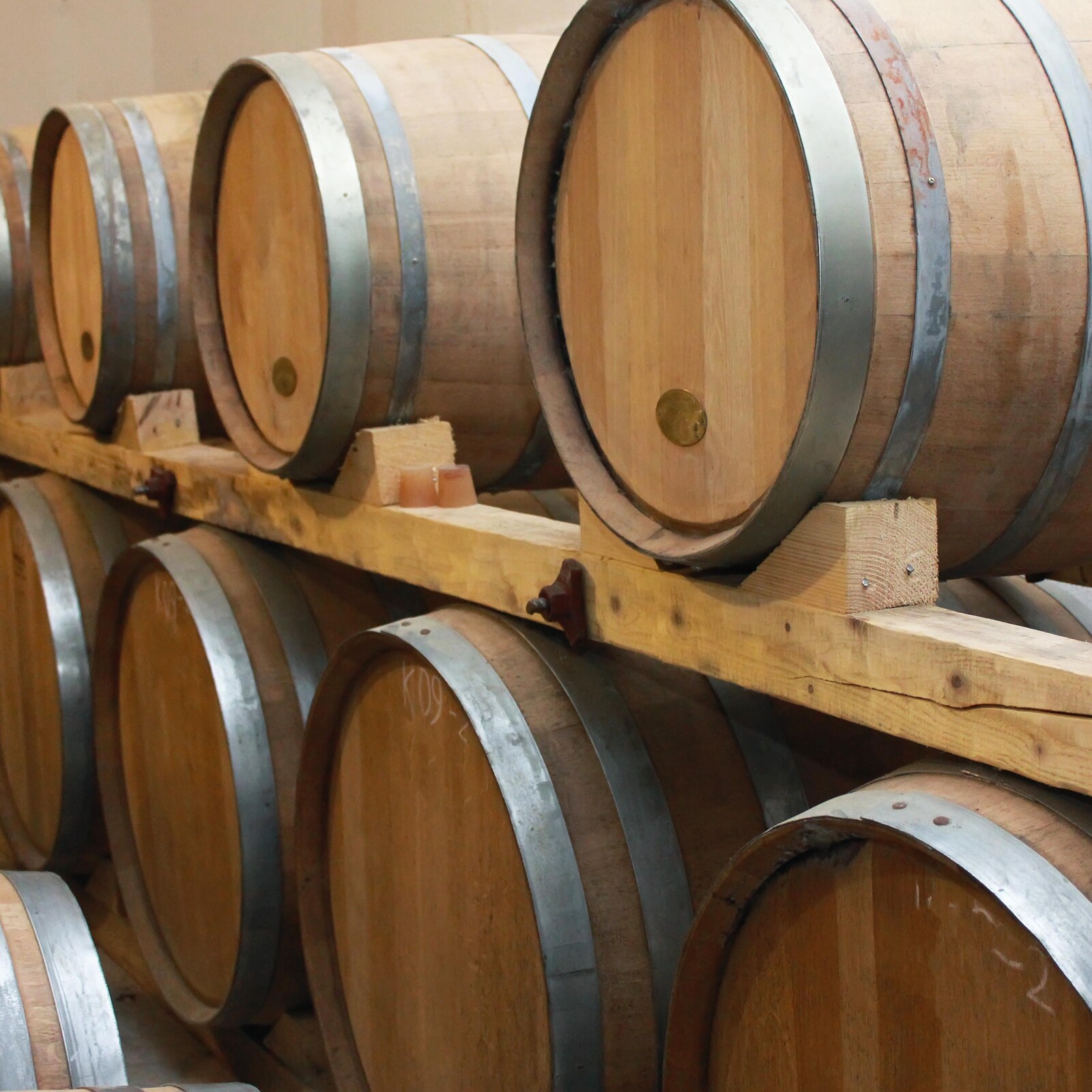 Used Oak Barrels for Aging & Finishing | OAKBARRELS.SHOP