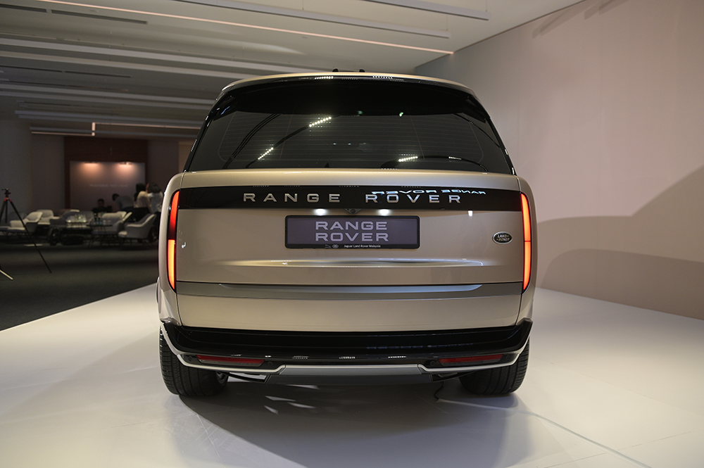 2023 Land Rover Introduces Modern Luxury with All-New Range Rover L460