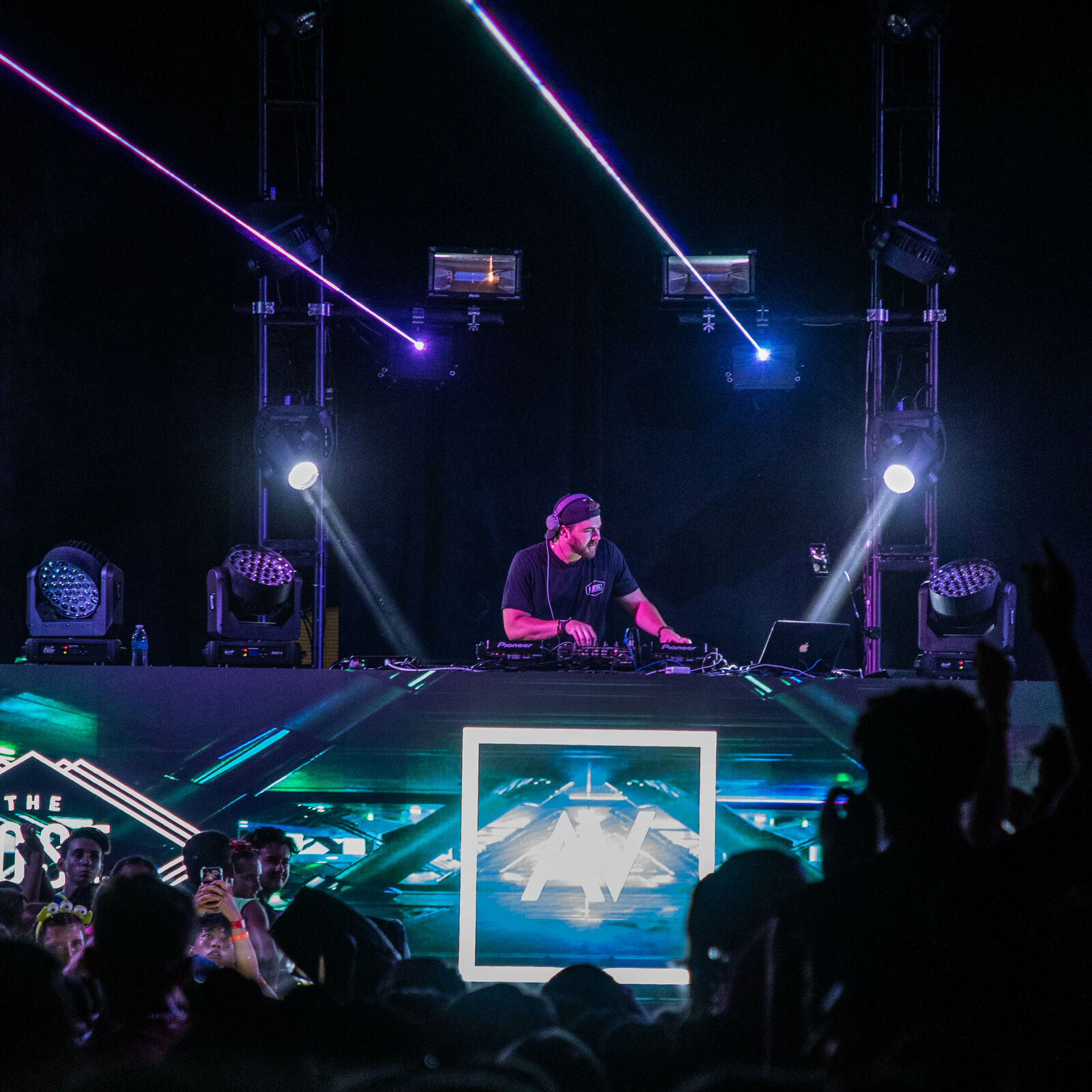 DJ Griff Entertainment - SoCal DJ Ent | Photobooth | Event Lighting ...